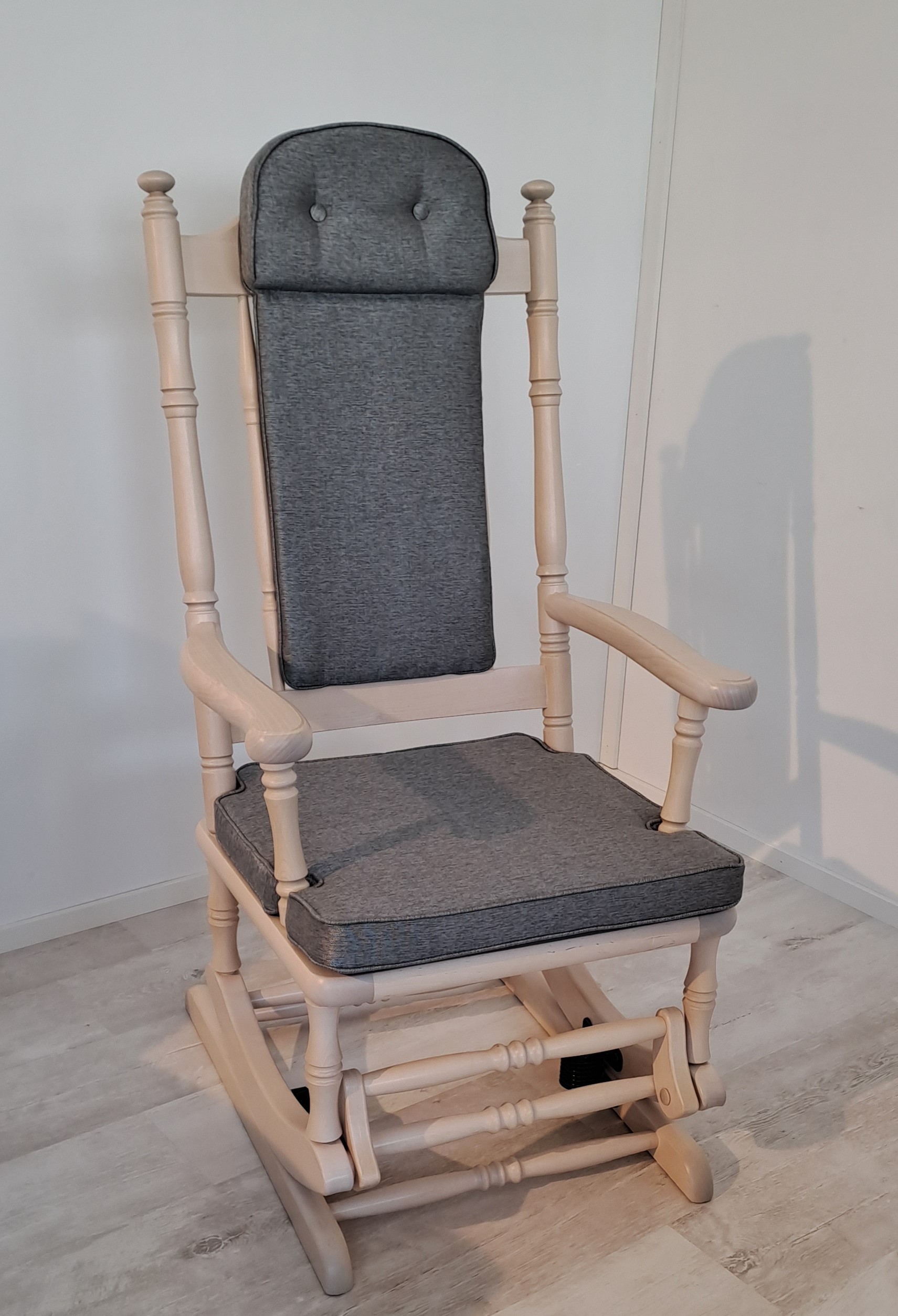 Karoliina jousikeinu - Kallen Kaluste